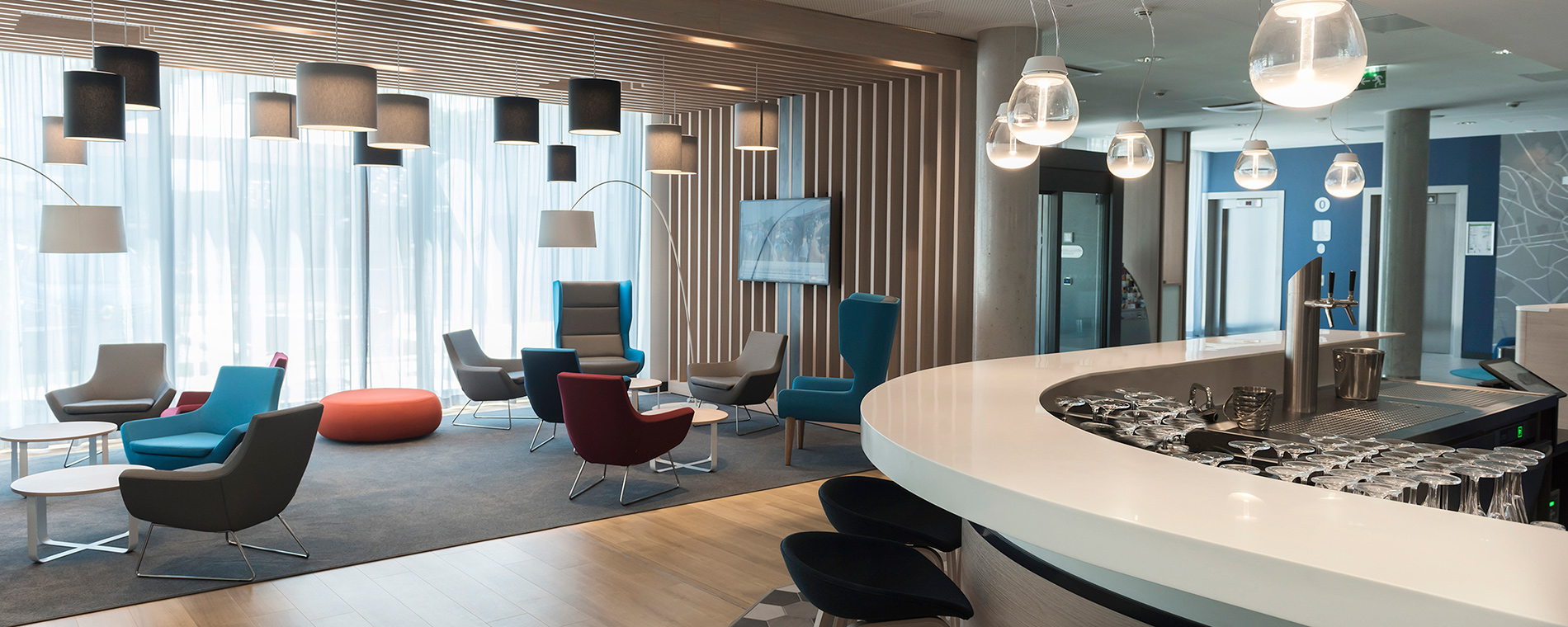 holiday-inn-express-lobby - OSPIDEA